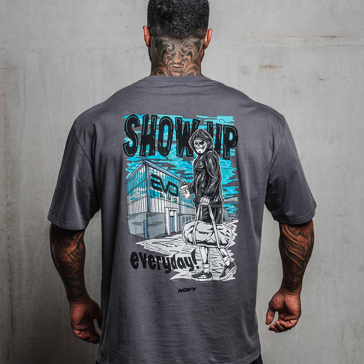 Das dunkelgraue Oversize T-Shirt "Show up" mit Backprint – NOFY